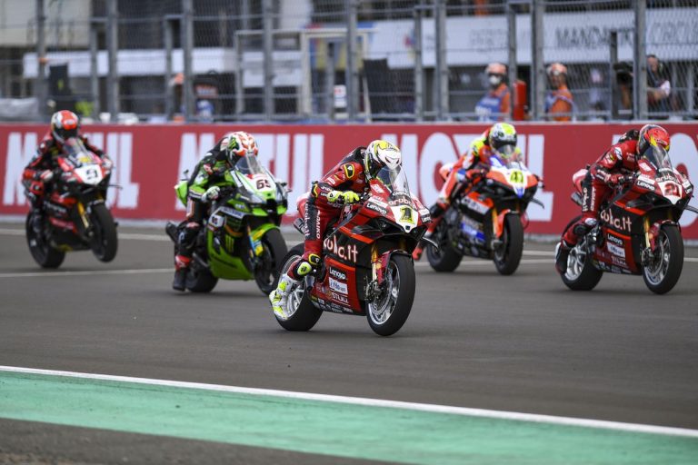 World SBK Inggris 2024 : Toprak Razgatlioglu Juara Pertama (Race 1 ...