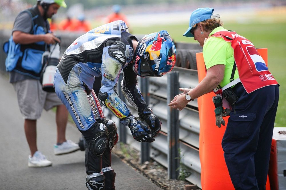 Alex Marquez Sukses Jalani Operasi Tangan Usai Kecelakaan di MotoGP ...